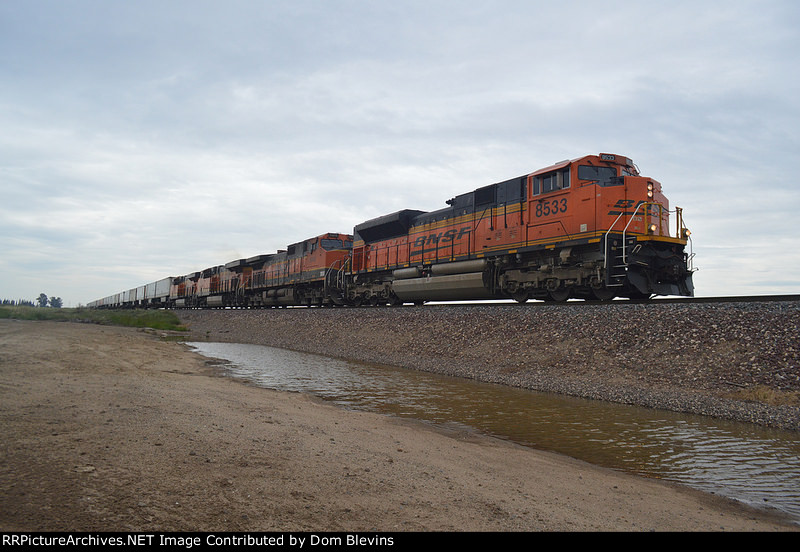BNSF 8533
